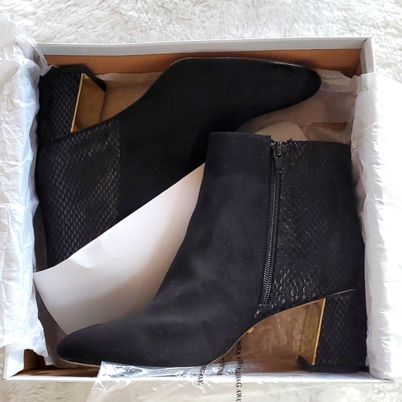 XOXO | Shoes | Xoxo Ankle Boots Size 8m Color Black Gold Snake | Poshmark